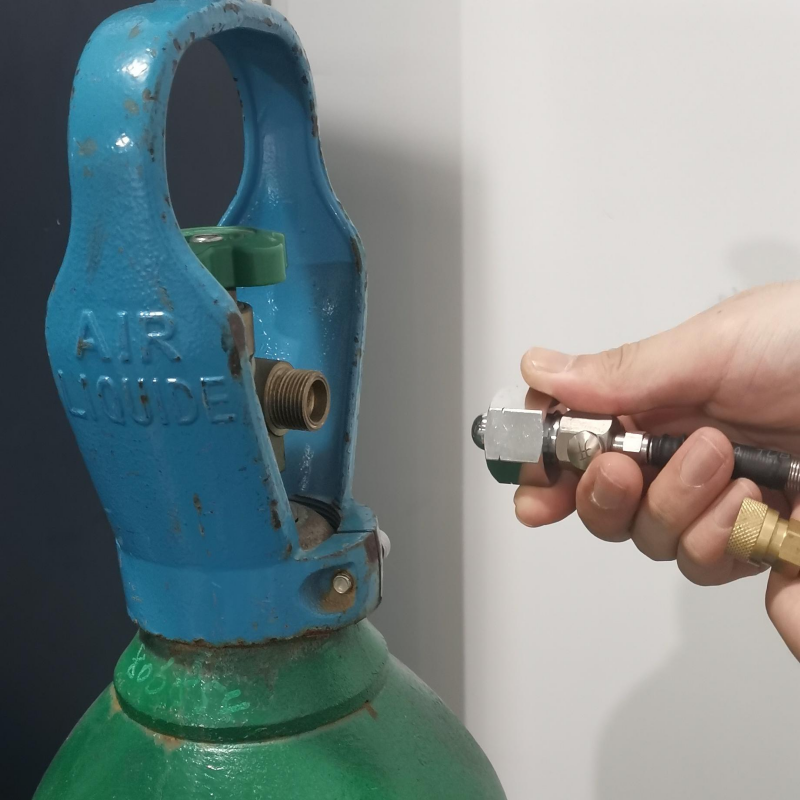 Instructions for air charging of carbon fiber cylinder and regulator valve