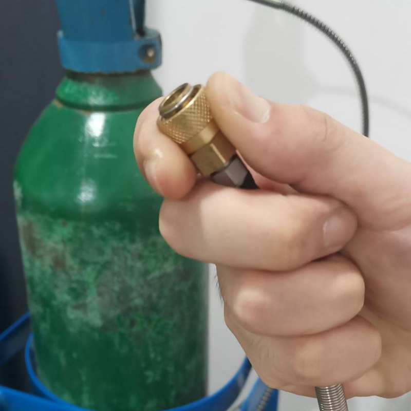 Instructions for air charging of carbon fiber cylinder and regulator valve