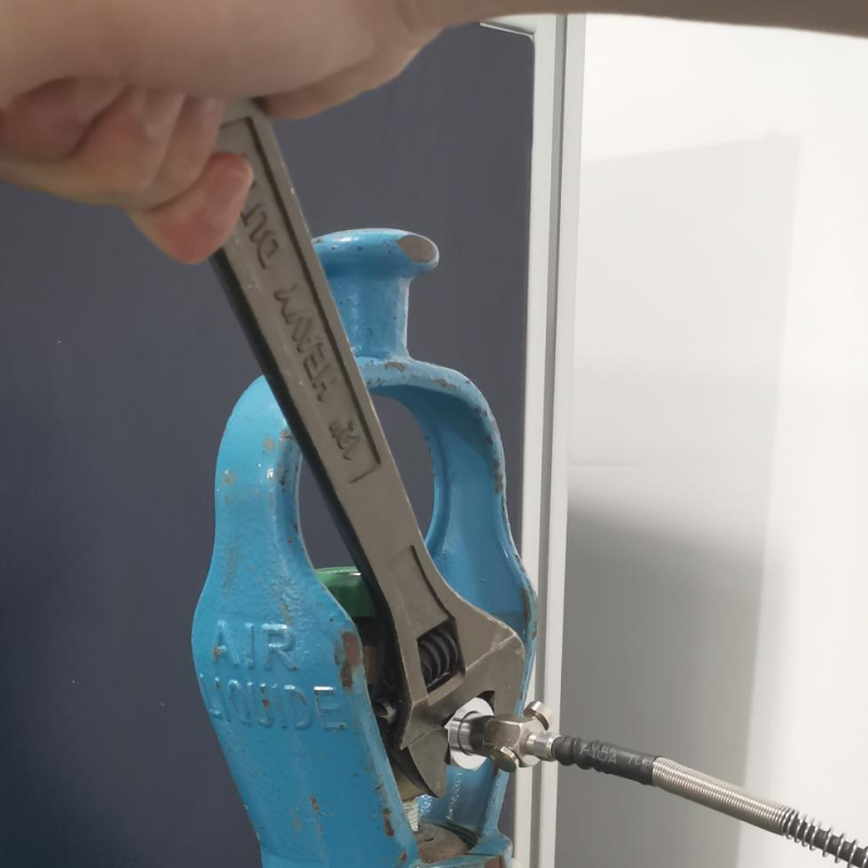 Instructions for air charging of carbon fiber cylinder and regulator valve